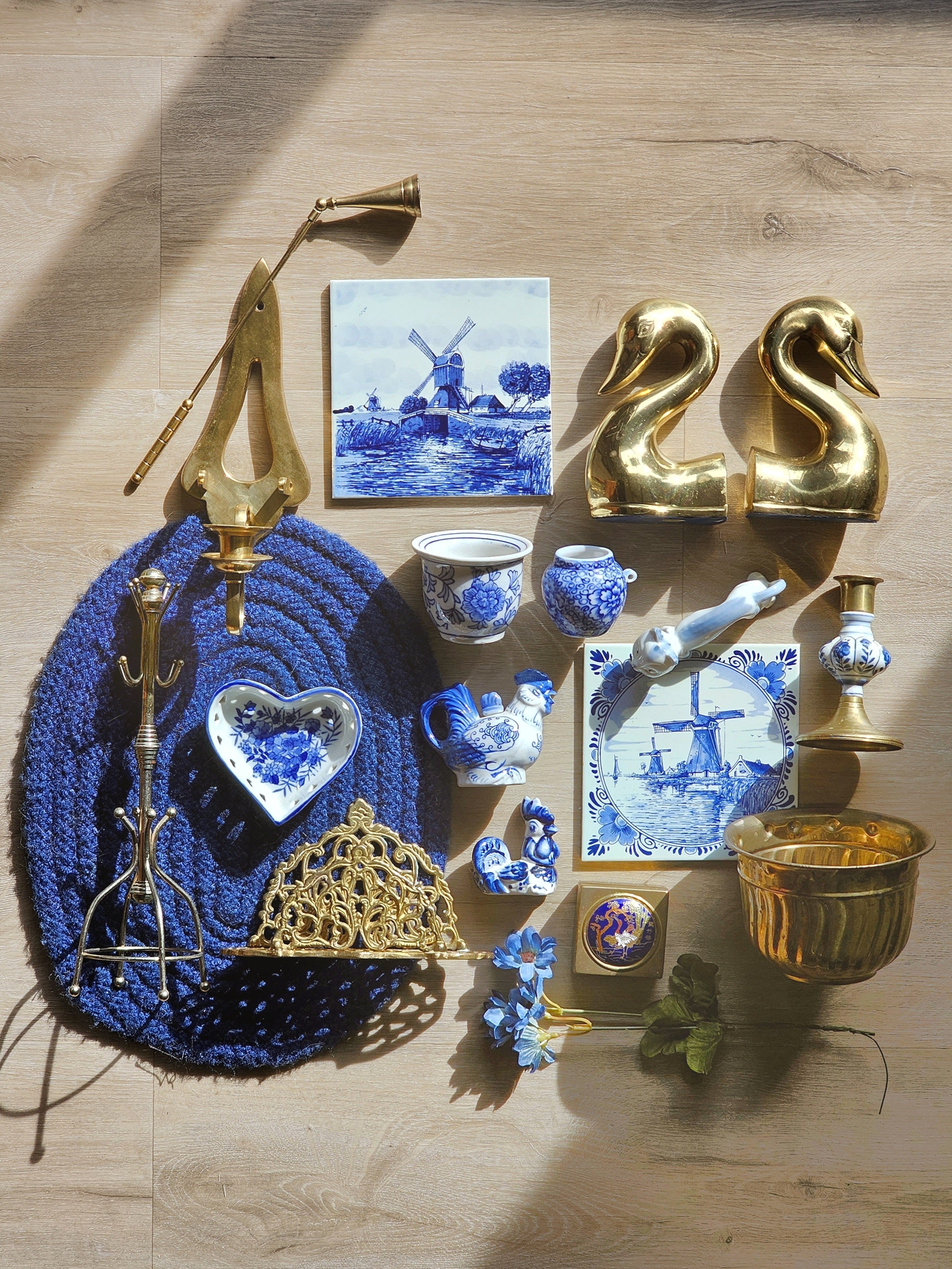 🔹️⚪️ The Delft Lady ⚪️🔹️ – The Gilded Petal